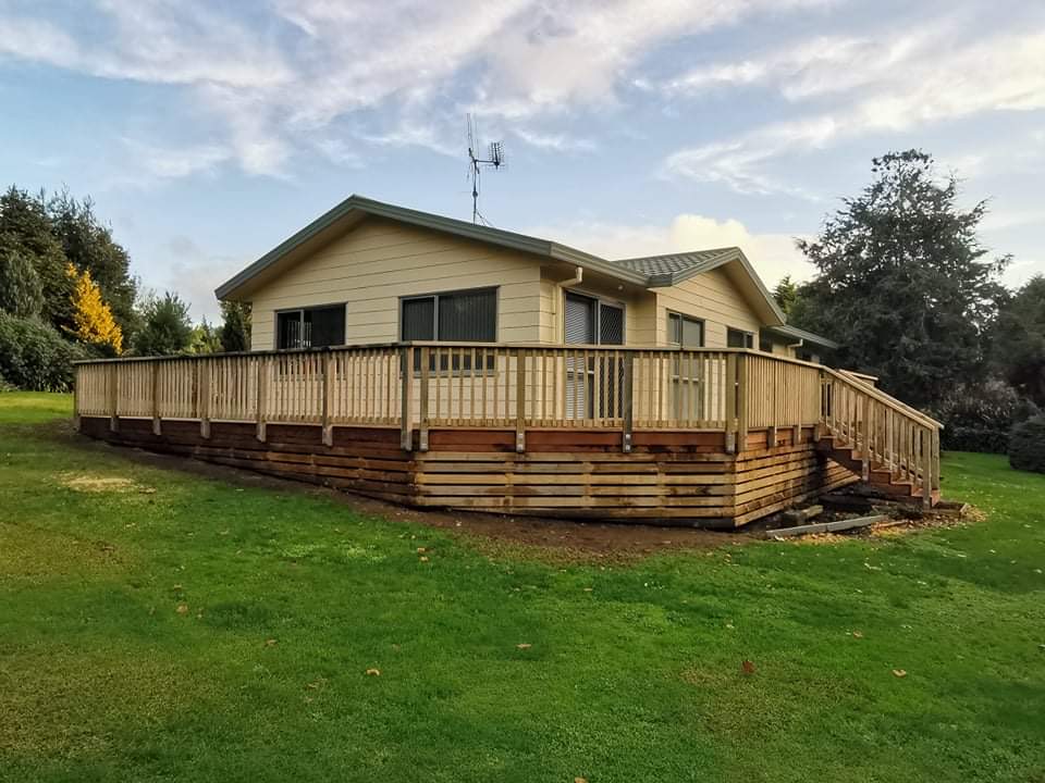 Te Pahu Deck – The Reno Guys